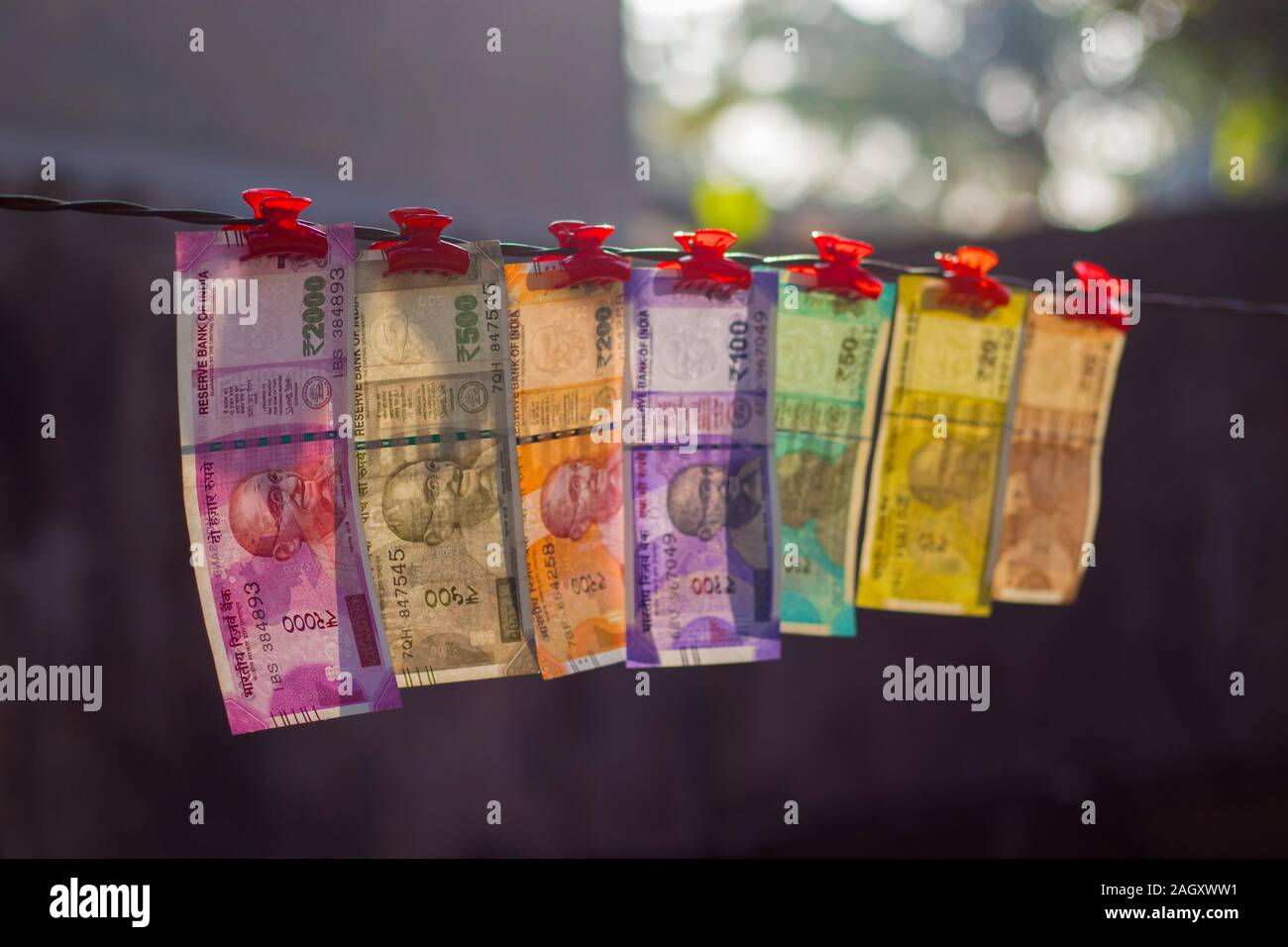 100 rupee note hi-res stock photography and images - Alamy