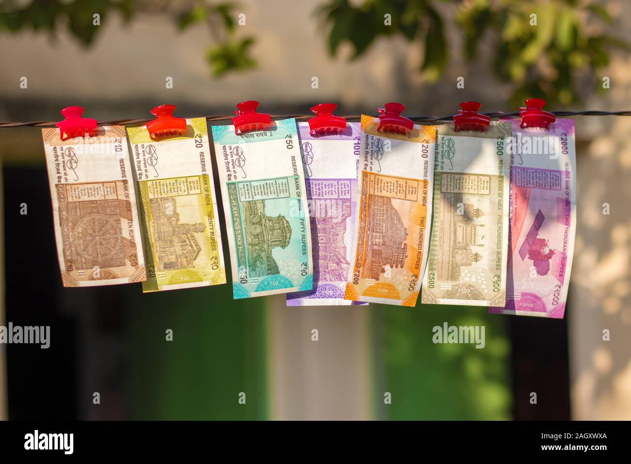 100 rupee note hi-res stock photography and images - Alamy