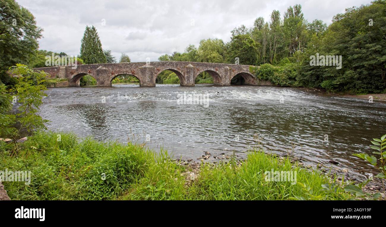 Ancient stone bridge over the River Exe at Bickleigh, Devon, England ...
