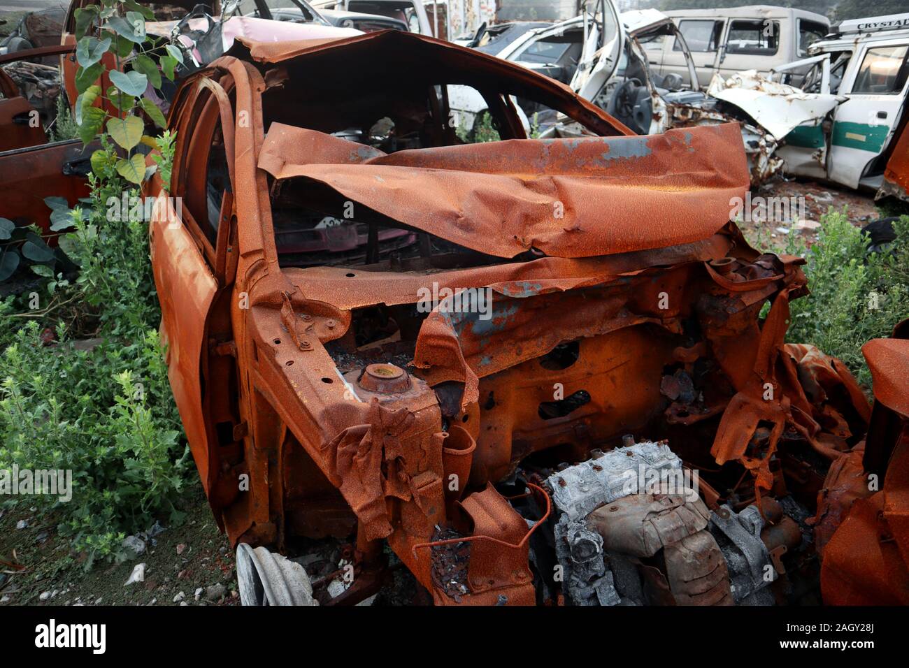 Vintage rusty burnt car Stock Photo - Alamy