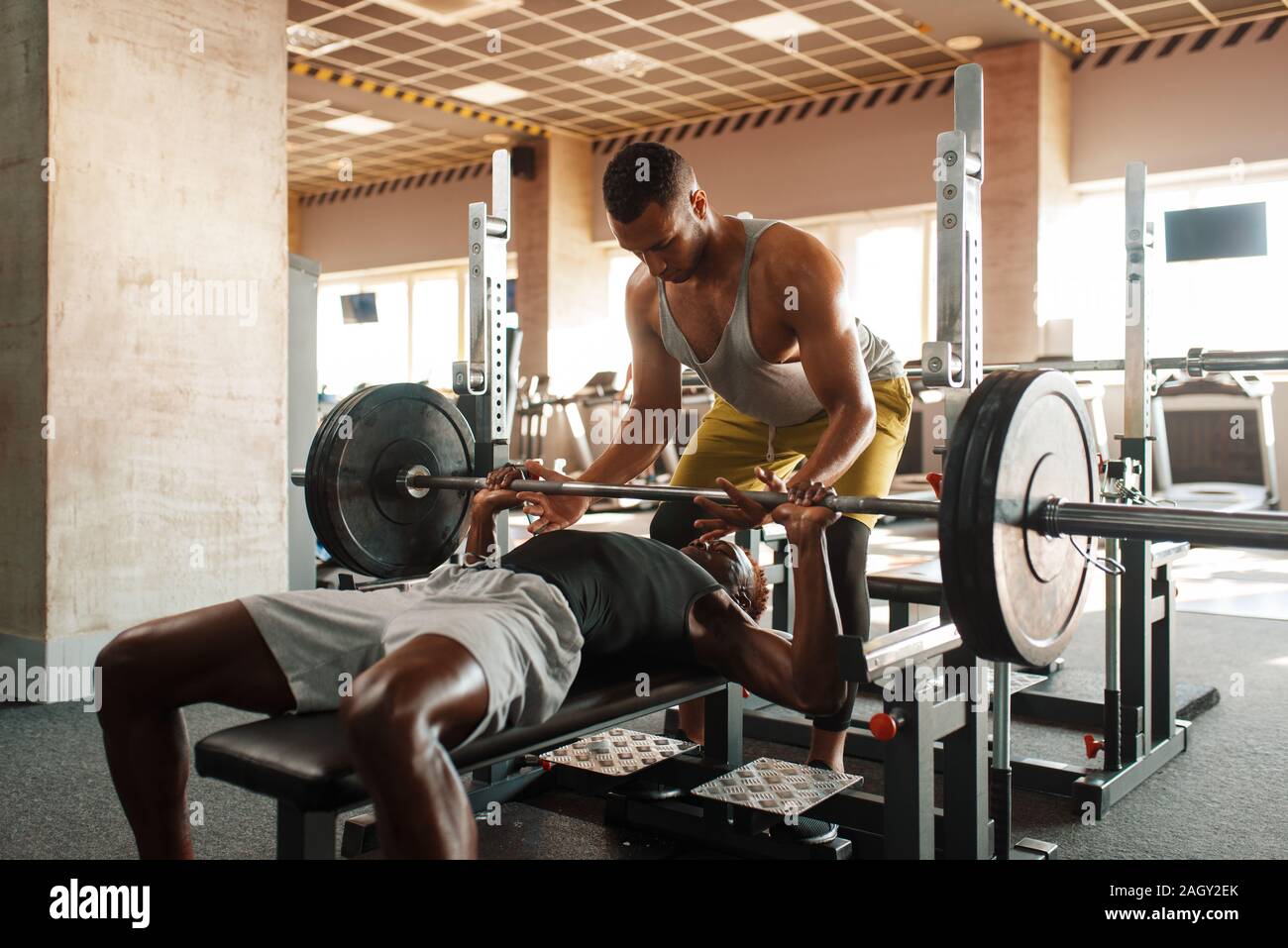 Bodybuilder man doing dumbbell bicep hi-res stock photography and ...