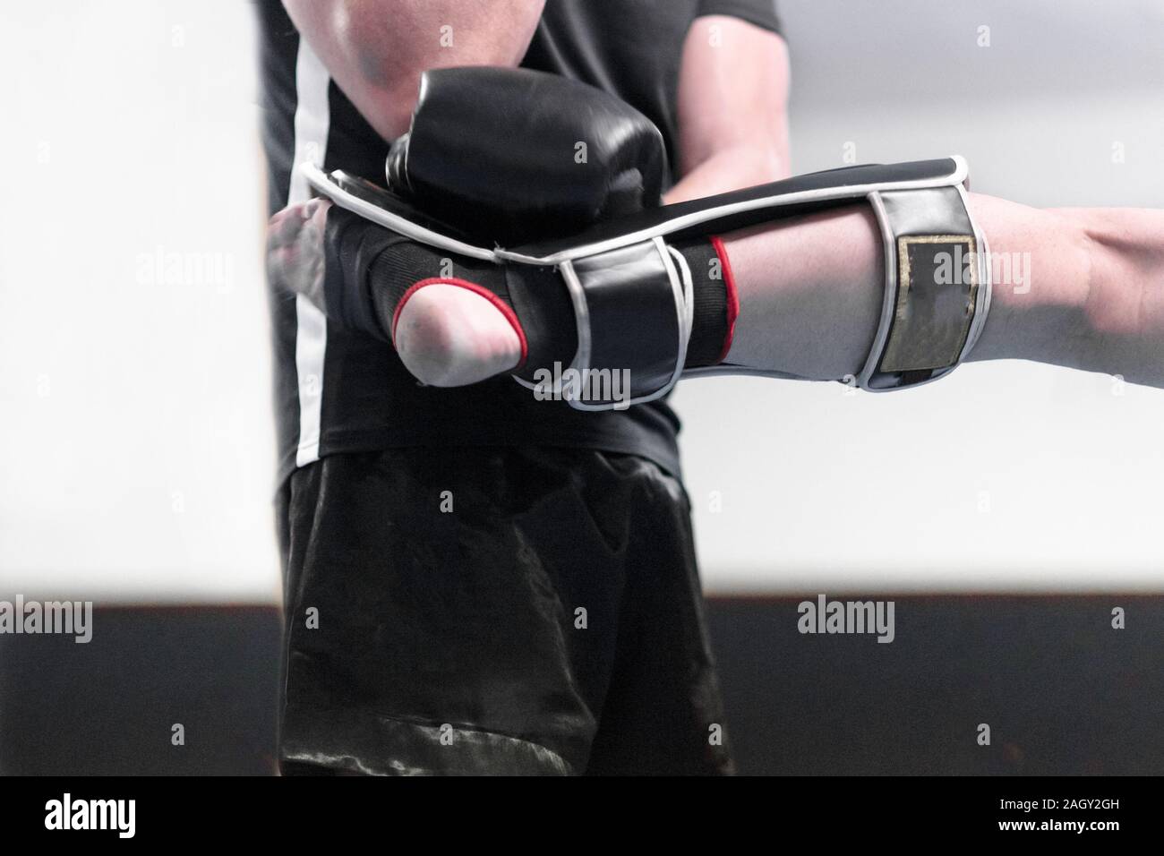 Kick boxing man hi-res stock photography and images - Alamy