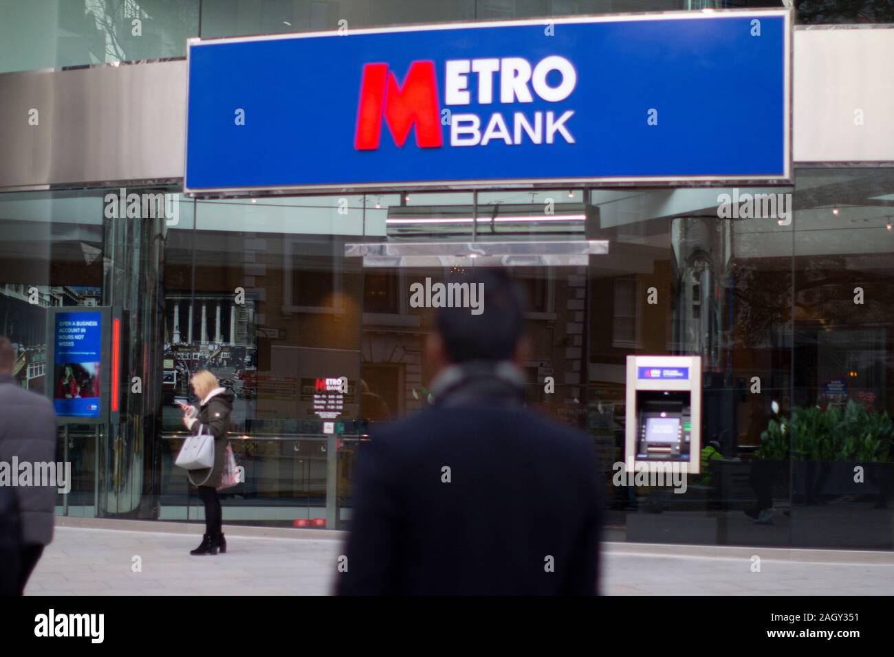 Metro bank branch hi-res stock photography and images - Alamy
