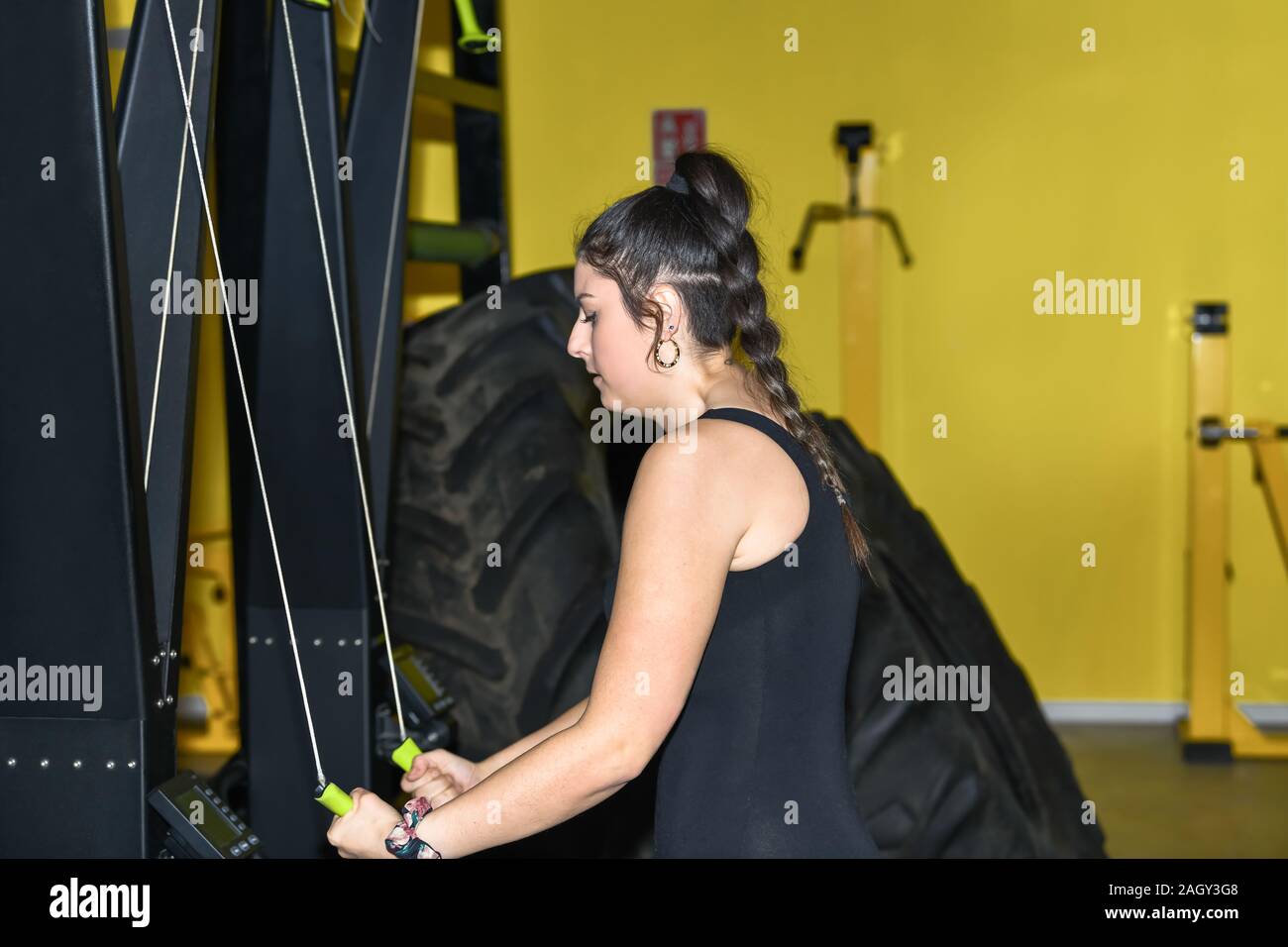 Cable row gym hi-res stock photography and images - Alamy