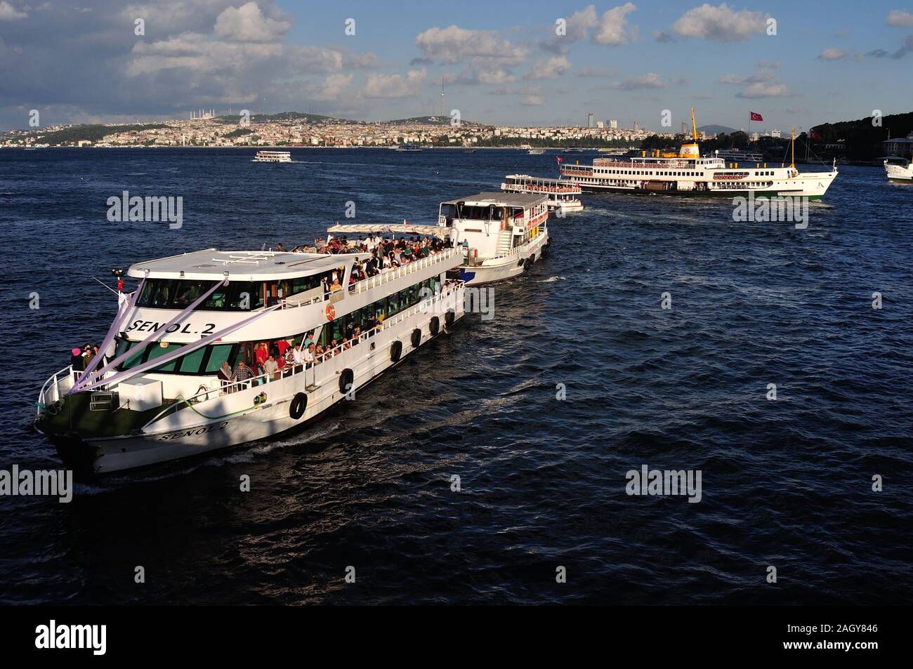 Ferry estambul hi-res stock photography and images - Alamy