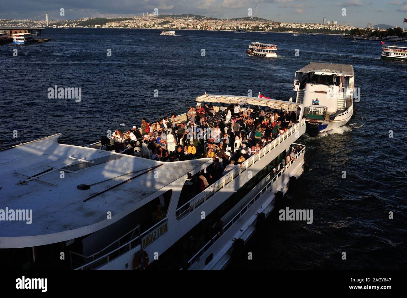Ferry estambul hi-res stock photography and images - Alamy