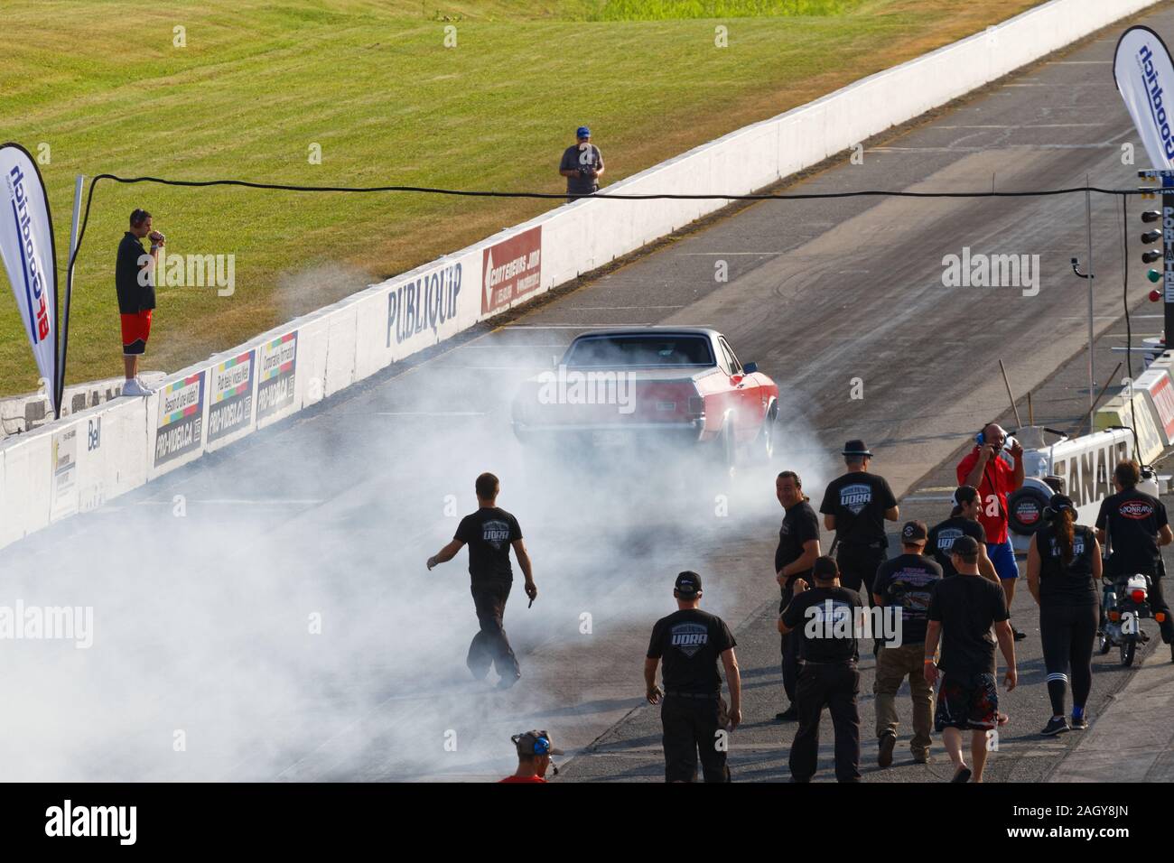 Car race track start line hi-res stock photography and images - Alamy