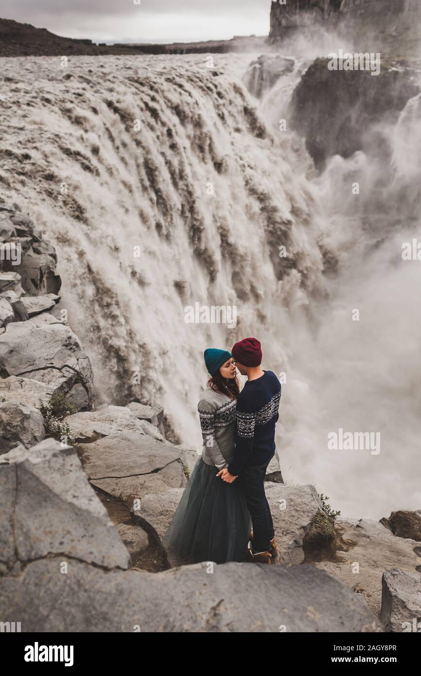 Couple kissing in waterfall hi-res stock photography and images - Alamy