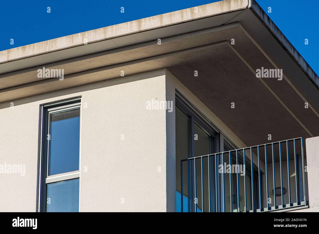 Roof overhang hi-res stock photography and images - Alamy