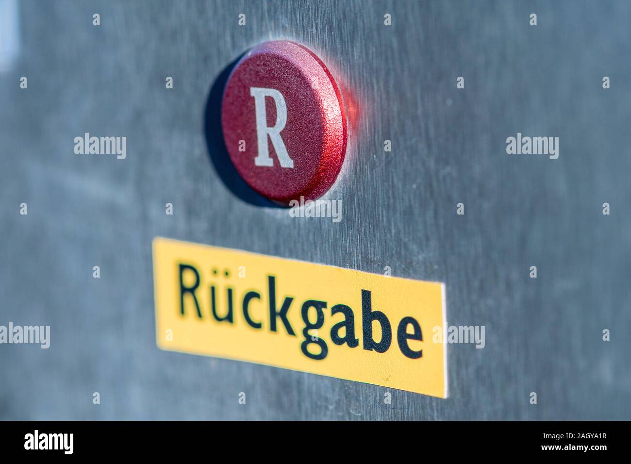 Letter r buttons hi-res stock photography and images - Alamy