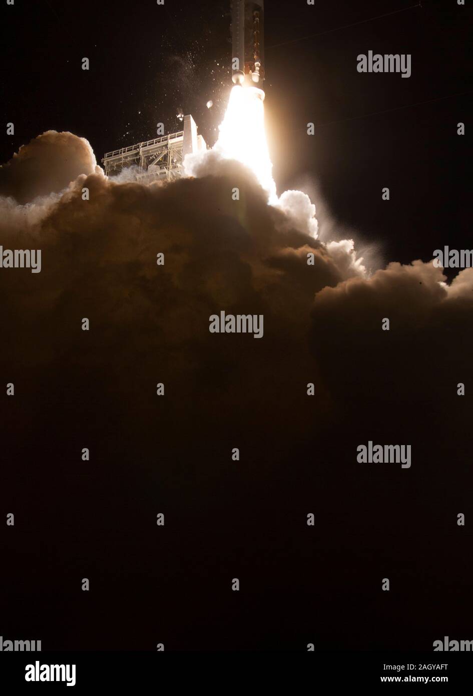 A United Launch Alliance Atlas V rocket carrying the Boeing CST-100 ...