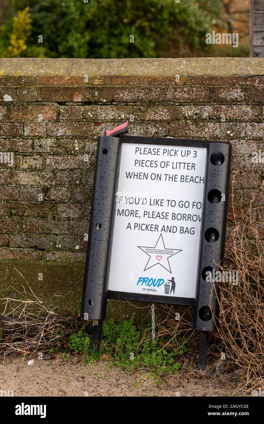 Litter picker hi-res stock photography and images - Alamy