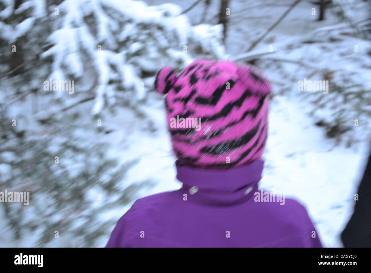 Back of head of young girl wearing colourful toque Stock Photo - Alamy