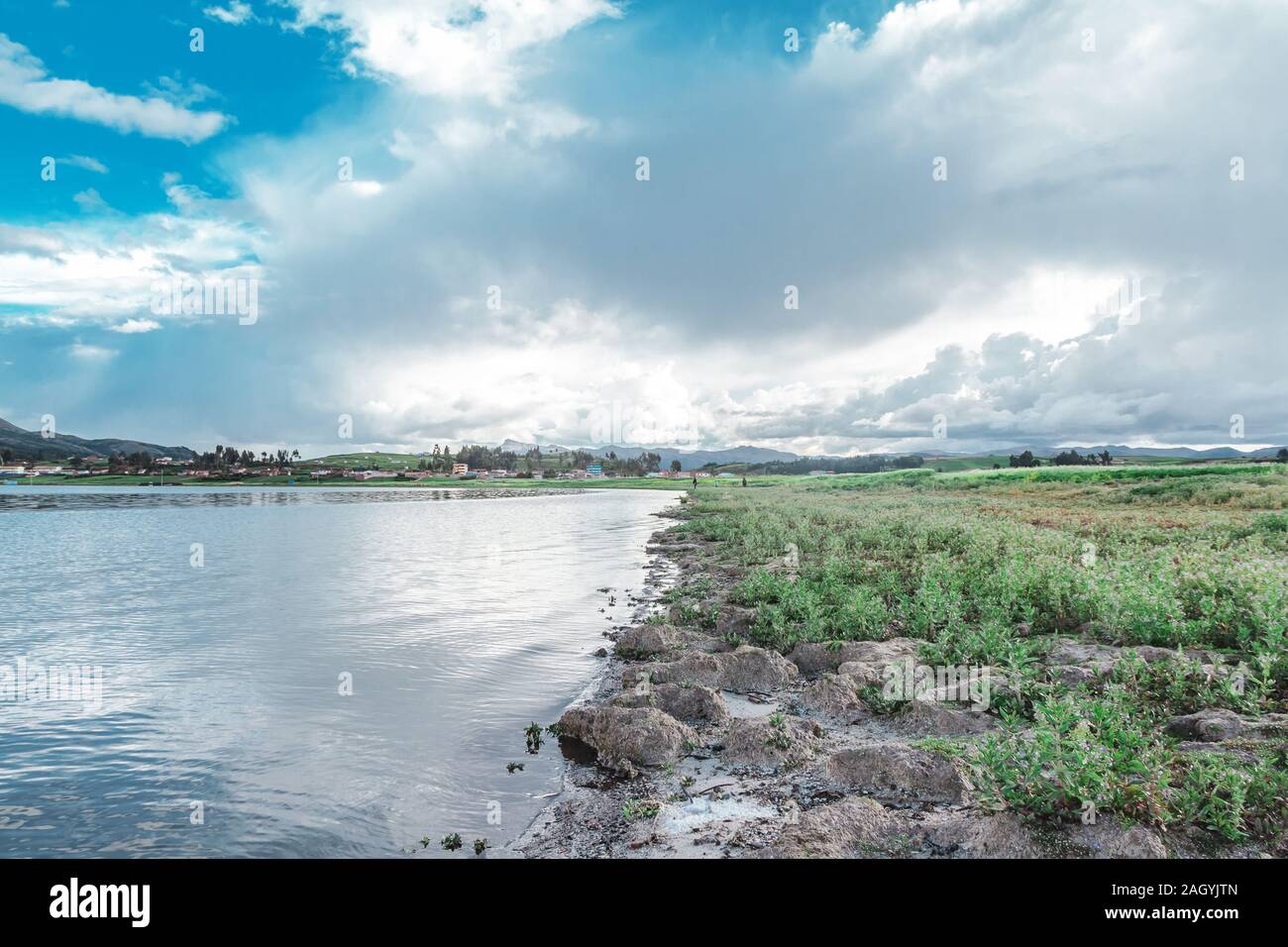 Lago de Piuray, Cusco, Perú Stock Photo - Alamy