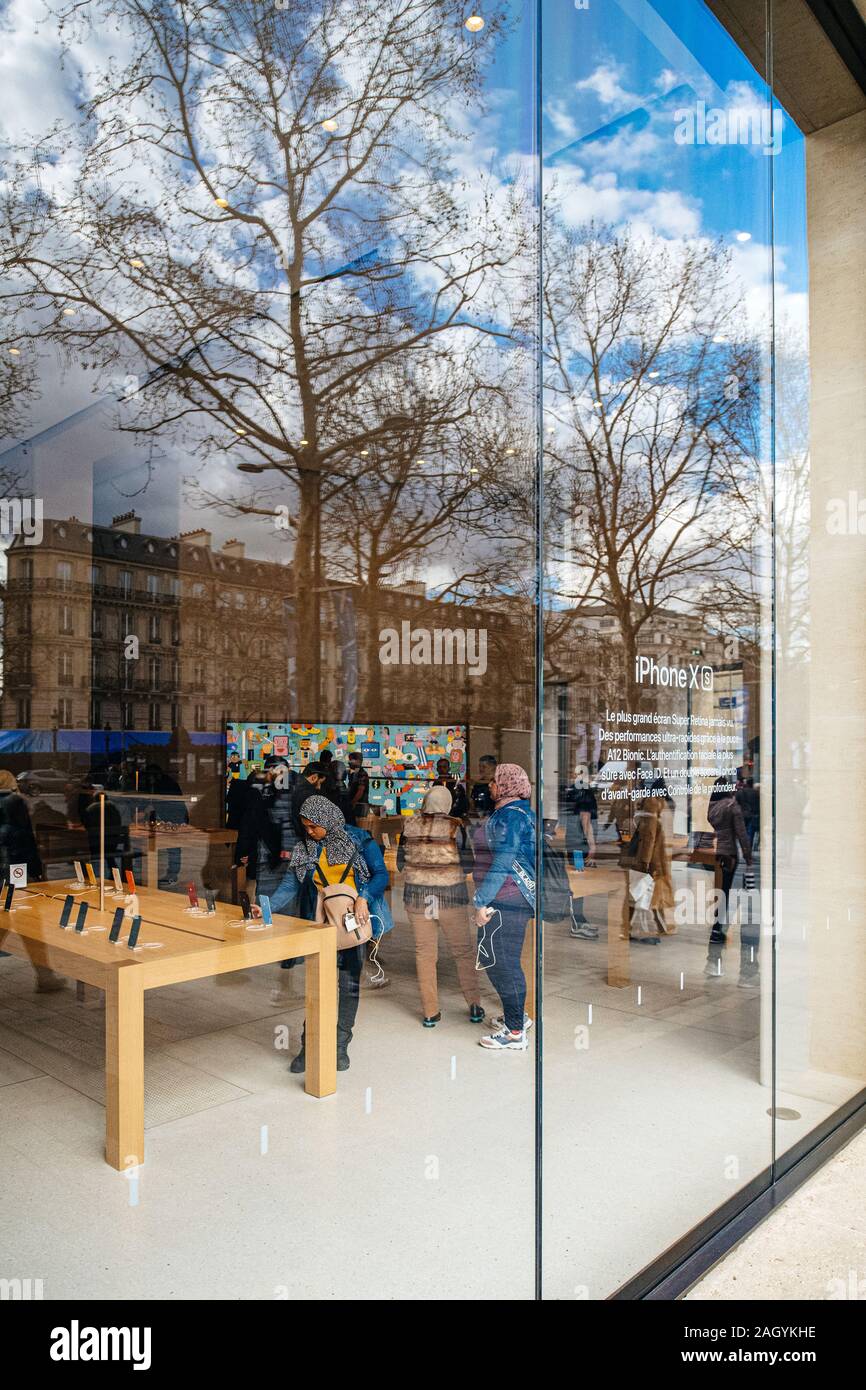 Apple store champs elysee hi-res stock photography and images - Alamy