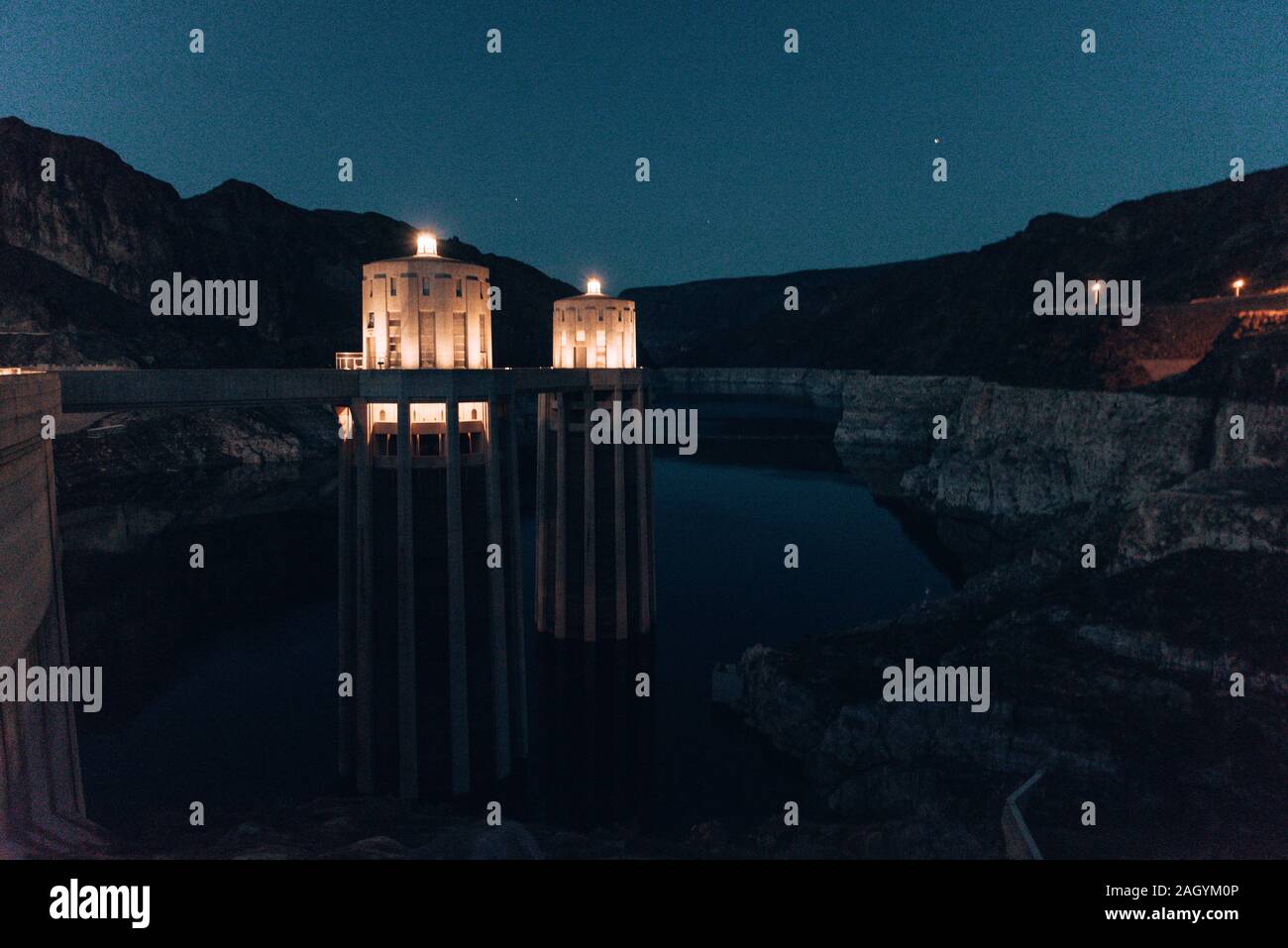 Night view hoover dam hi-res stock photography and images - Alamy