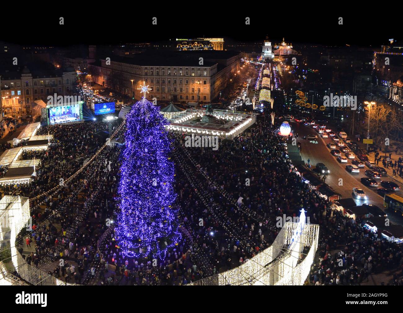 Main ukrainian christmas tree hi-res stock photography and images - Alamy
