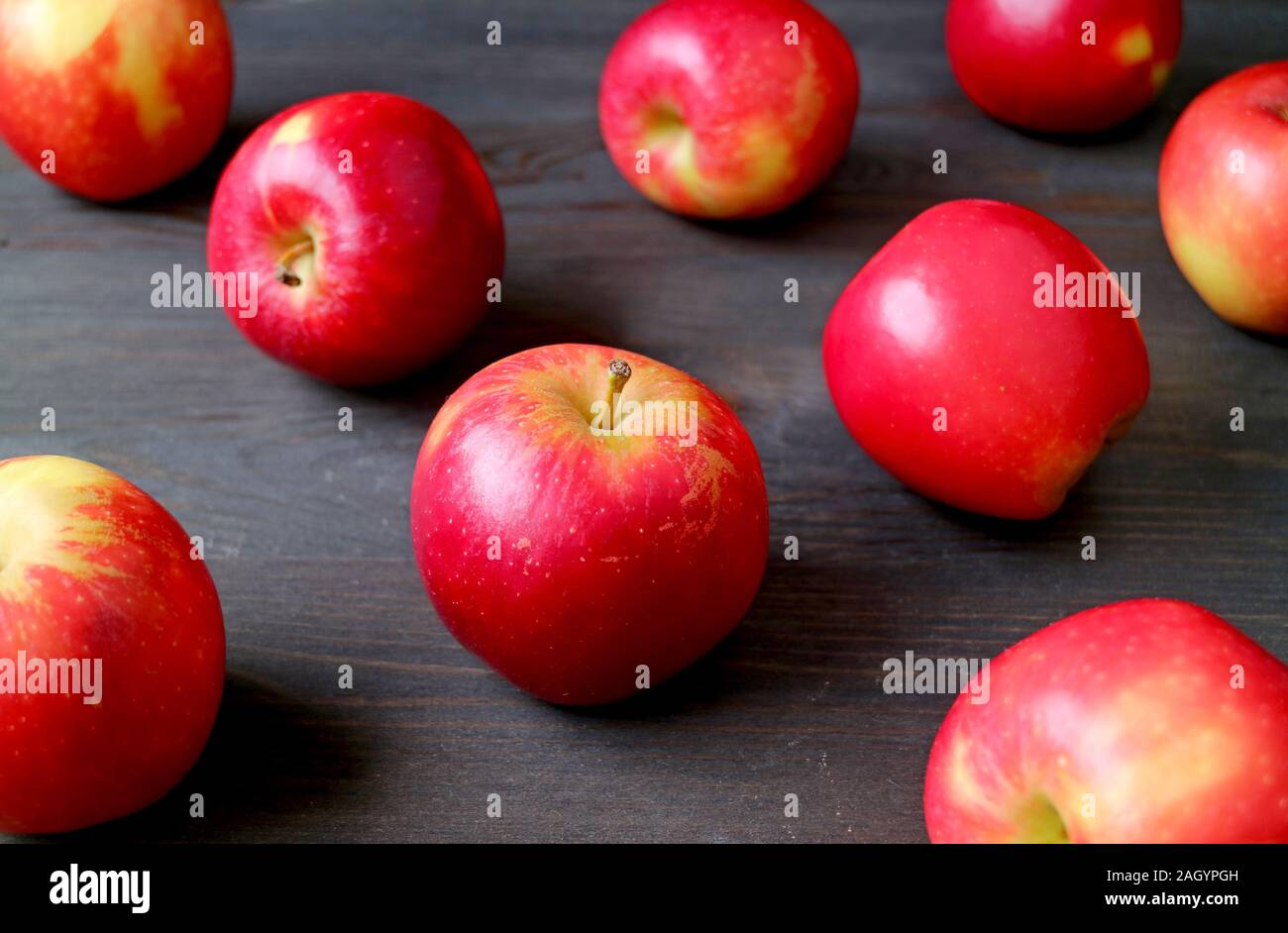 Scattered apples hi-res stock photography and images - Alamy