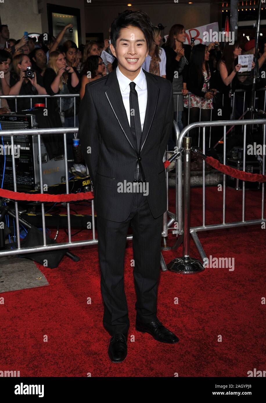 Justin Chon - THE TWILIGHT SAGA NEW MOON Premiere at the Westwood ...
