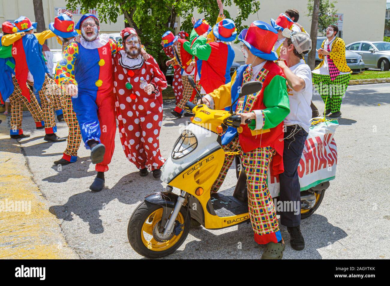 Group of clowns making each other hi-res stock photography and images ...