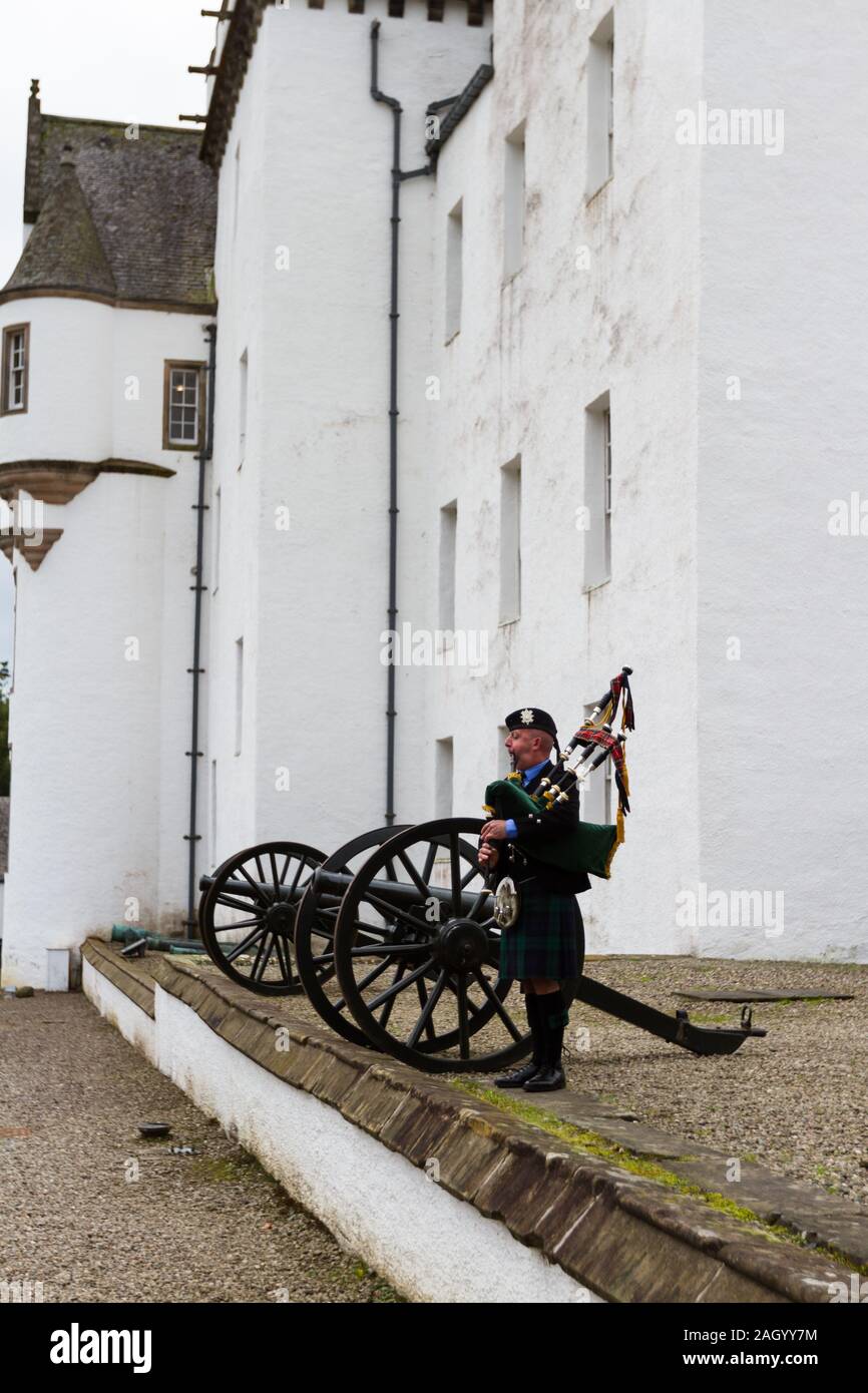 Scottish Piper Castle High Resolution Stock Photography and Images - Alamy
