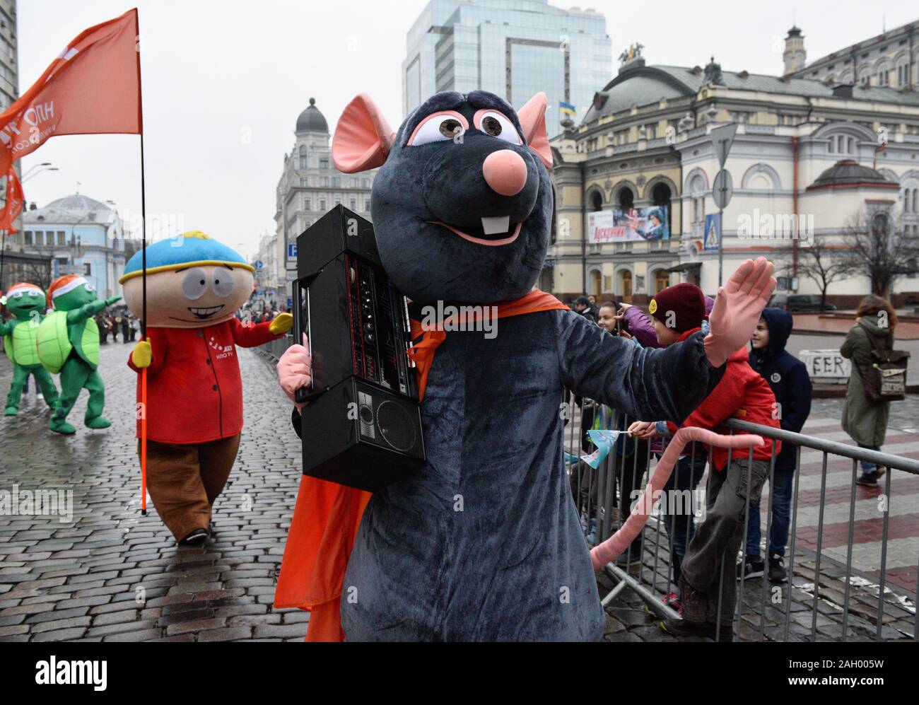Kiev, Ukraine. 22nd Dec, 2019. Cartoon characters dressed in a mouse ...