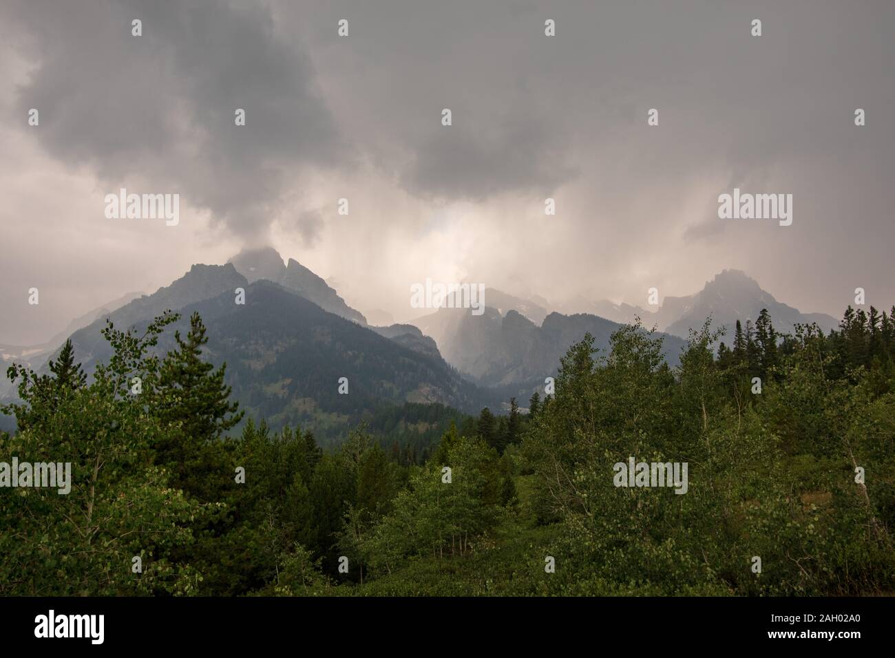 Rain coming over mountains hi-res stock photography and images - Alamy
