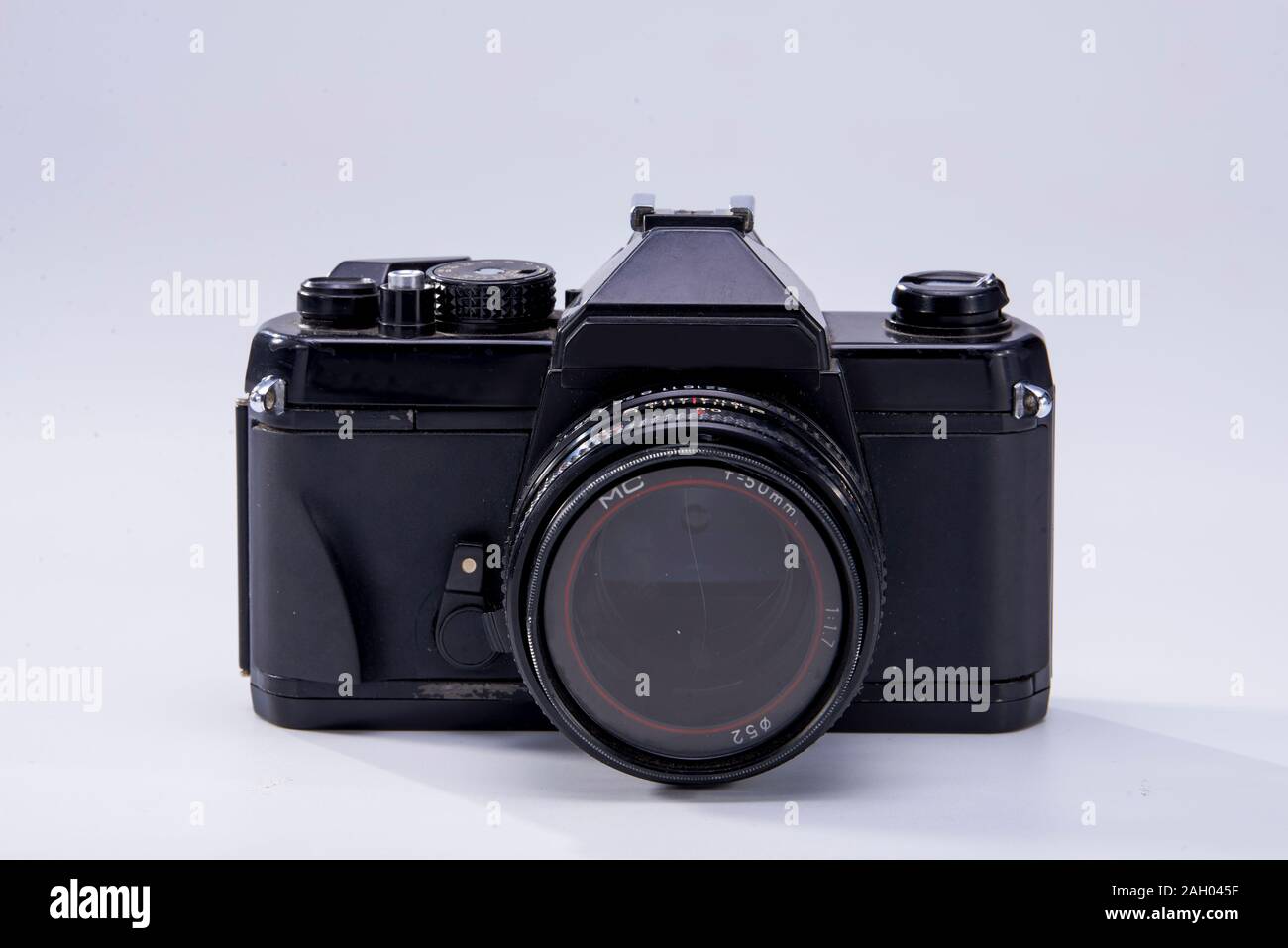 Close-up of the front of a retro old film camera Stock Photo - Alamy