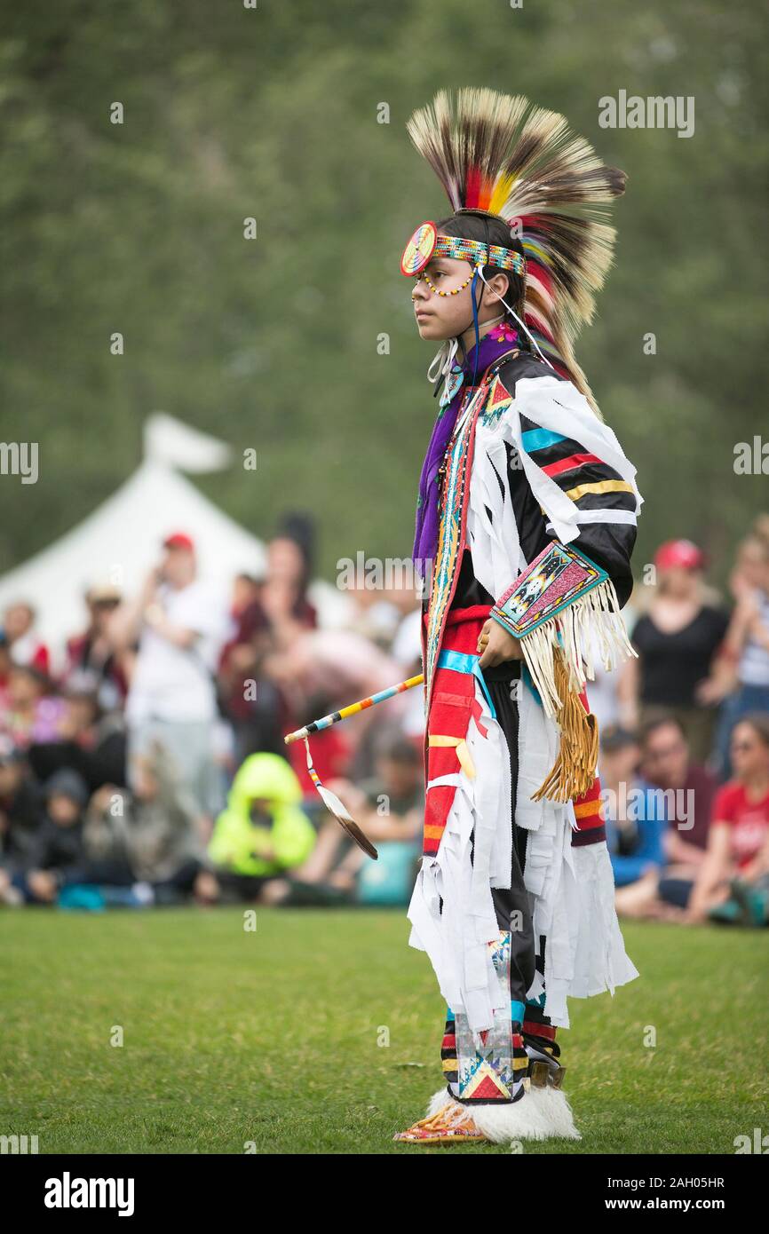 Native canadian dancer hi-res stock photography and images - Alamy