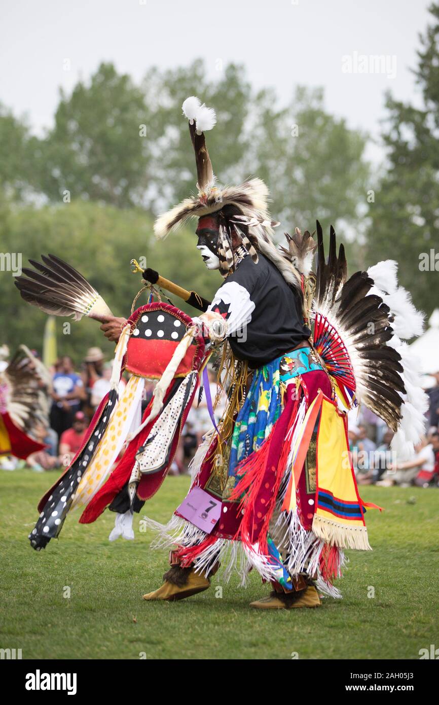 Indigenous canadian man dancing hi-res stock photography and images - Alamy