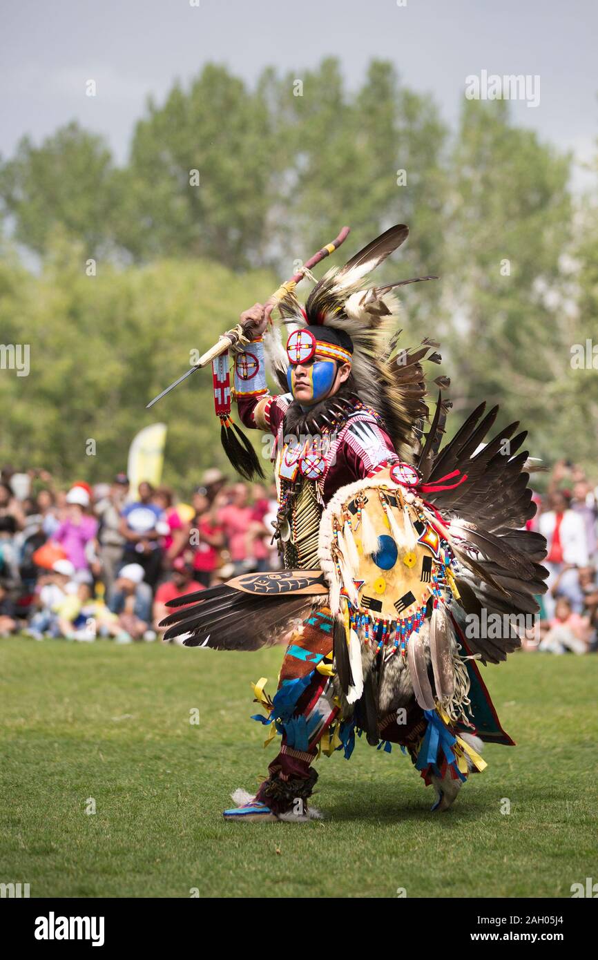 Dancer in indigenous clothing hi-res stock photography and images - Alamy