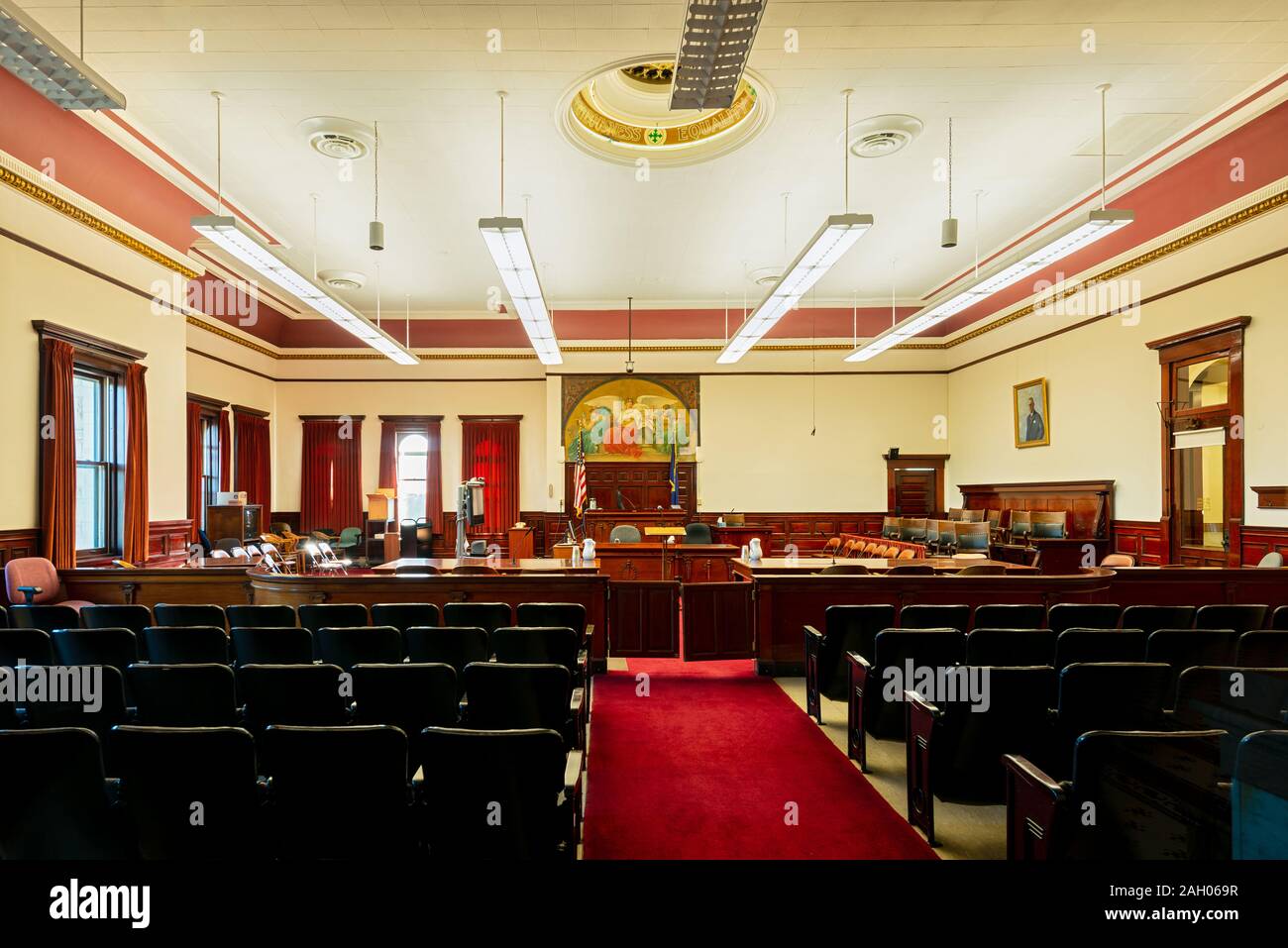Courtroom architecture hi-res stock photography and images - Alamy