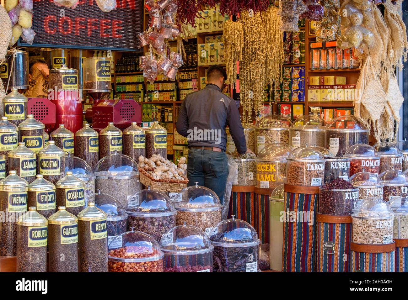 Food in istanbul hi-res stock photography and images - Alamy