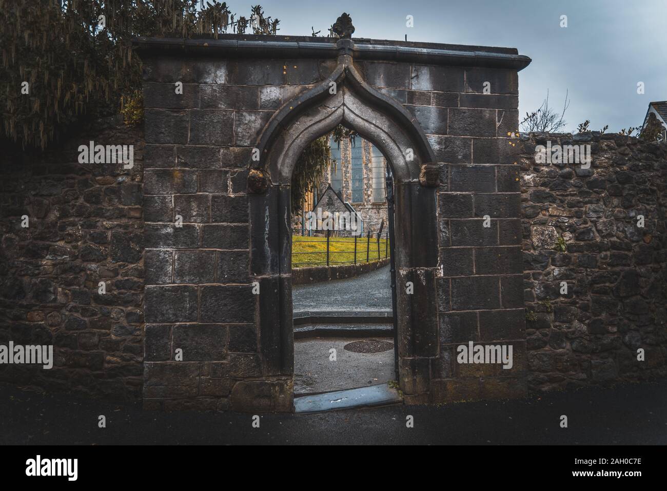 Old graveyard gate hi-res stock photography and images - Alamy