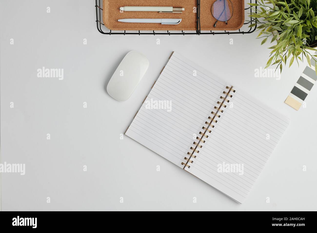 Open book desk no people hi-res stock photography and images - Alamy