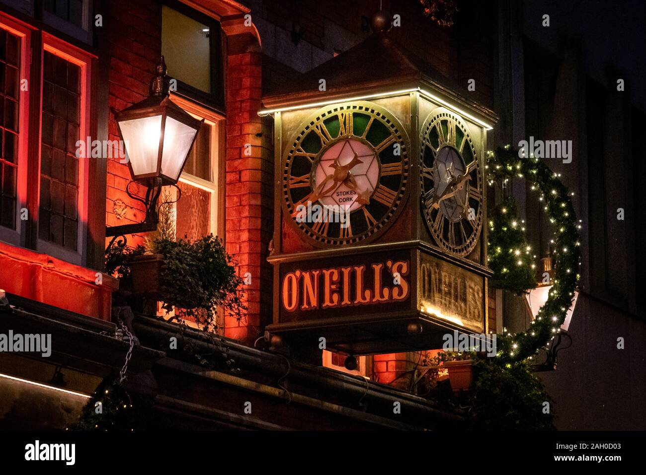 O'neills suffolk street dublin hi-res stock photography and images - Alamy