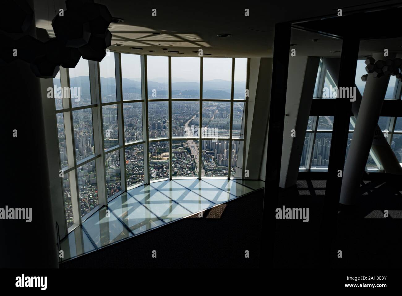 Panoramic windows hi-res stock photography and images - Alamy