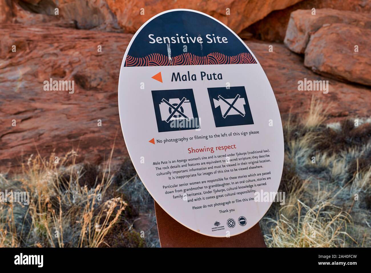Uluru ayers rock sign hi-res stock photography and images - Alamy