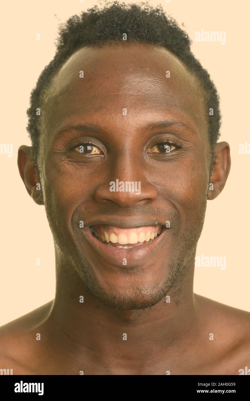 Face of young happy black African man smiling Stock Photo - Alamy