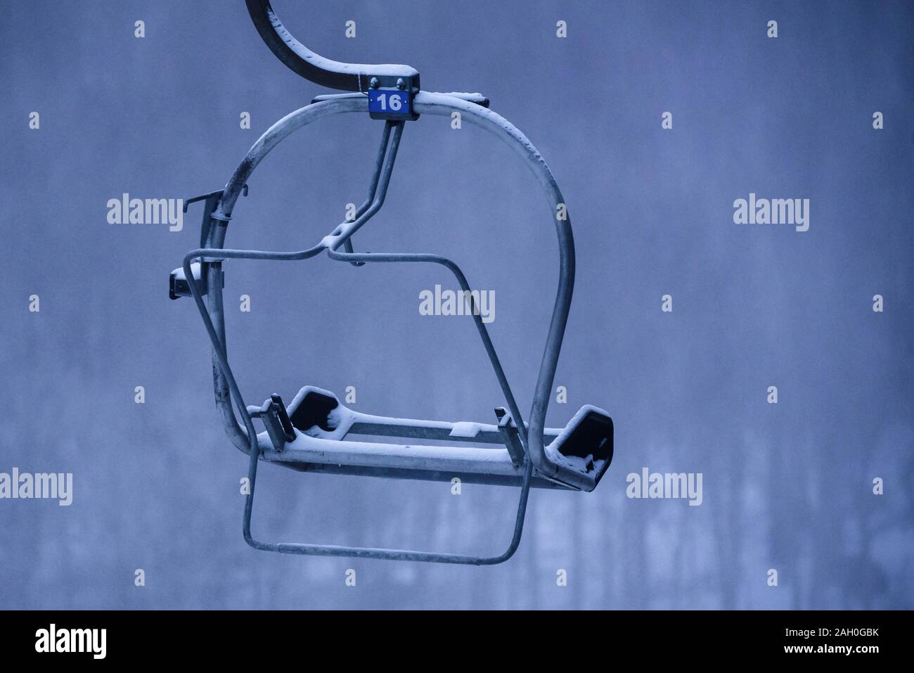 Lift system hi-res stock photography and images - Alamy