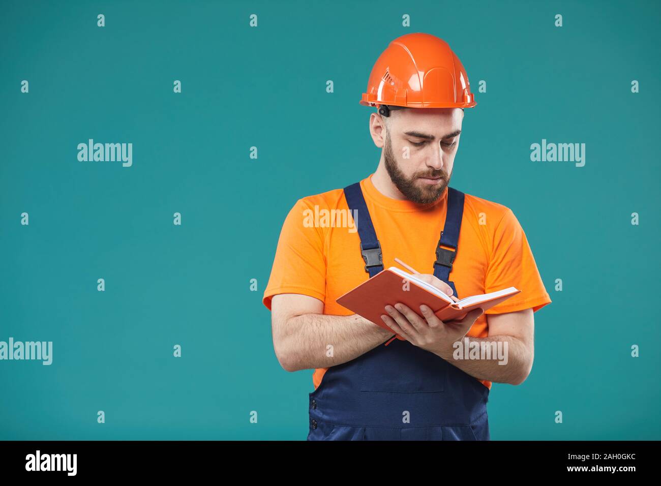 Male laborer hi-res stock photography and images - Alamy