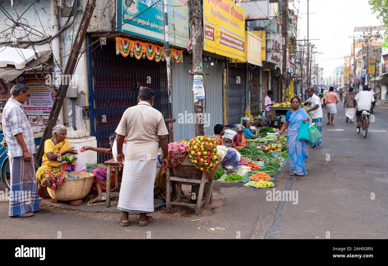 Vendors selling flowers and produce at roadside in Trichy, Tamil Nadu ...