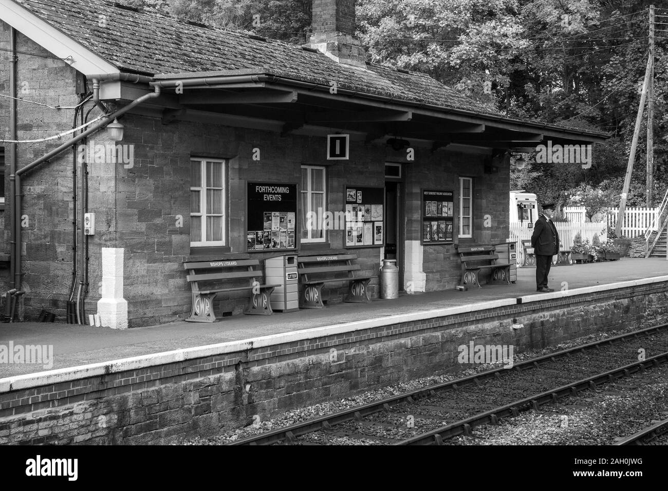 Gwr station master hi-res stock photography and images - Alamy
