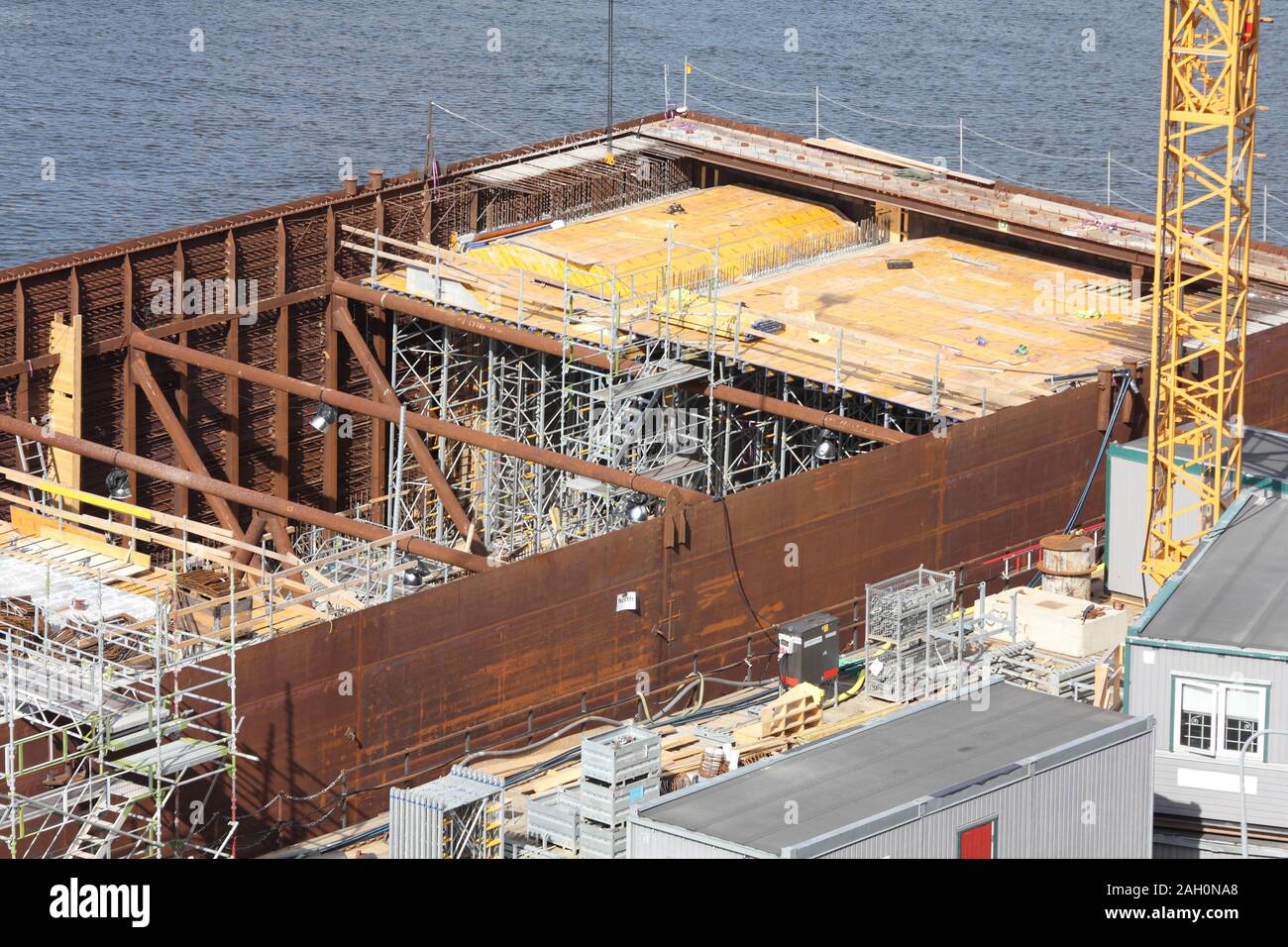 Building over water hi-res stock photography and images - Alamy