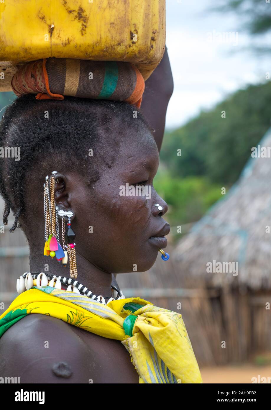 Tribal woman tribe head earrings hi-res stock photography and images ...