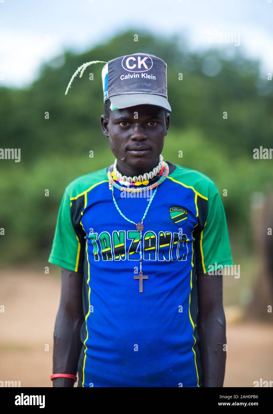 Larim tribe boy with a fashionnable look, Boya Mountains, Imatong ...
