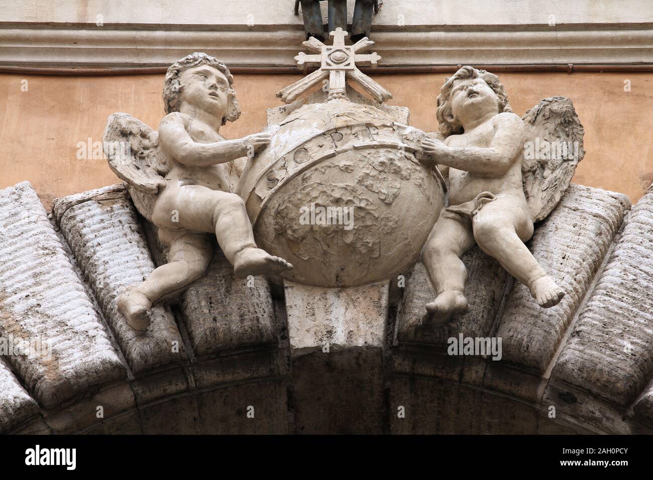 Architecture detail in Rome, Italy - small angels sculpture Stock Photo ...