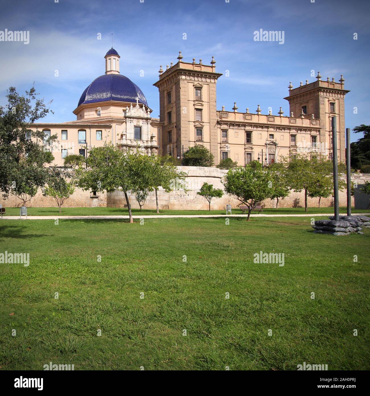 Valencia, Spain. Famous Turia gardens, park made in old riverbed with ...