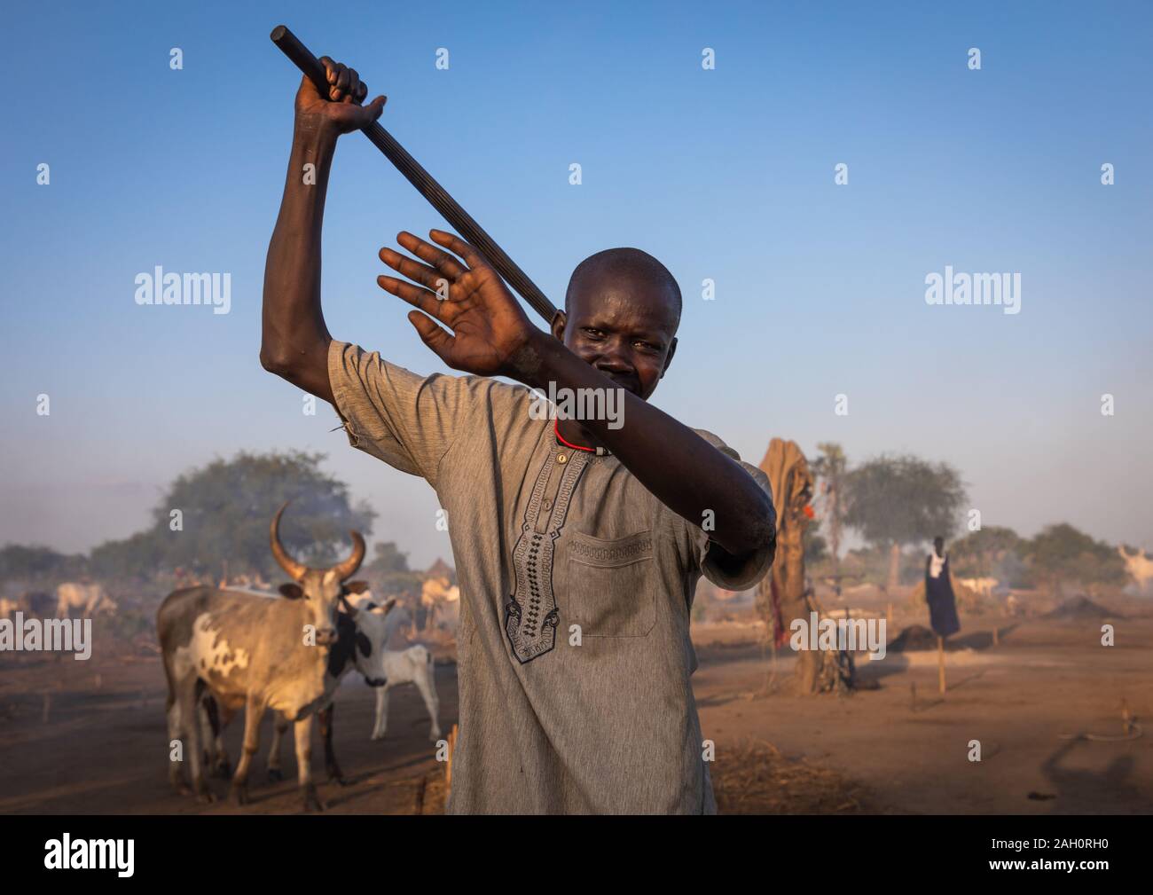 Mundari man fighting with the traditional stick, Central Equatoria ...