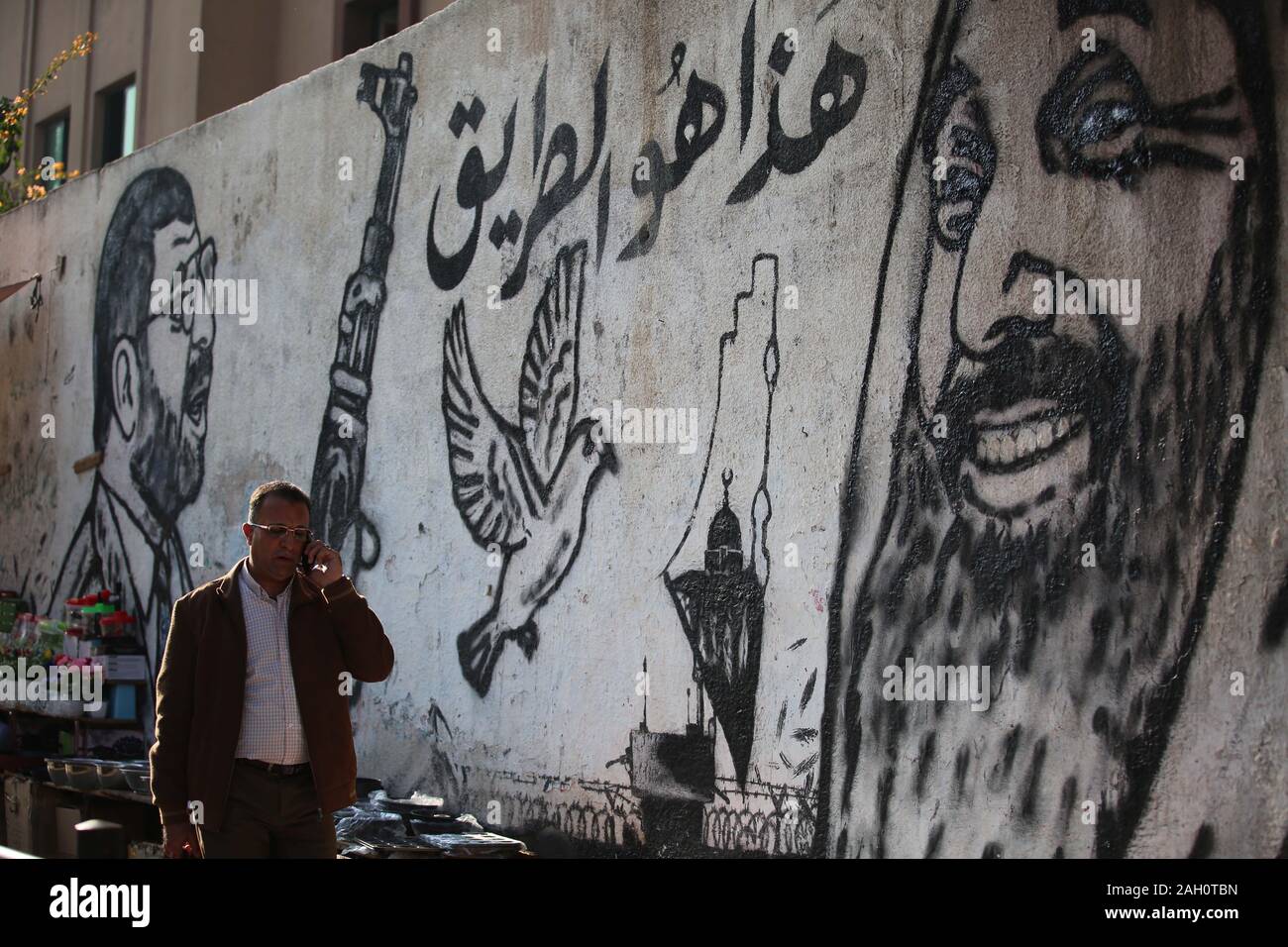 Gaza City, The Gaza Strip, Palestine. 22nd Dec, 2019. Mural depicting ...